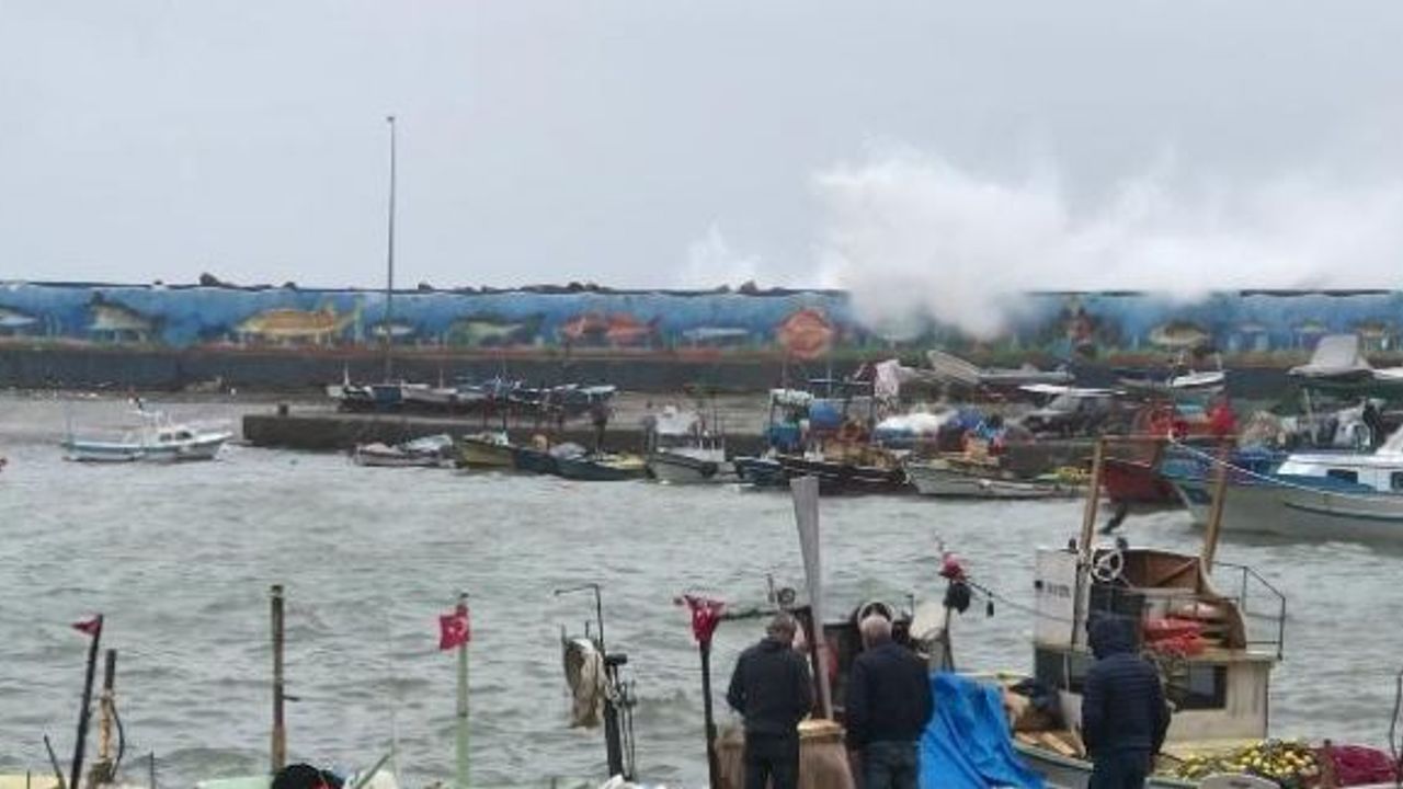 Karadeniz’de dalga boyu 5 metreyi buldu - Hukuki Haber