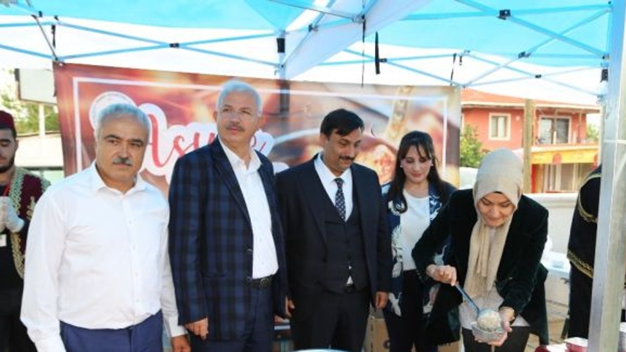 Torbalı Belediyesi aşure dağıtımına devam ediyor - Hukuki Haber Torbalı Belediyesi aşure dağıtımına devam ediyor - Hukuki Haber