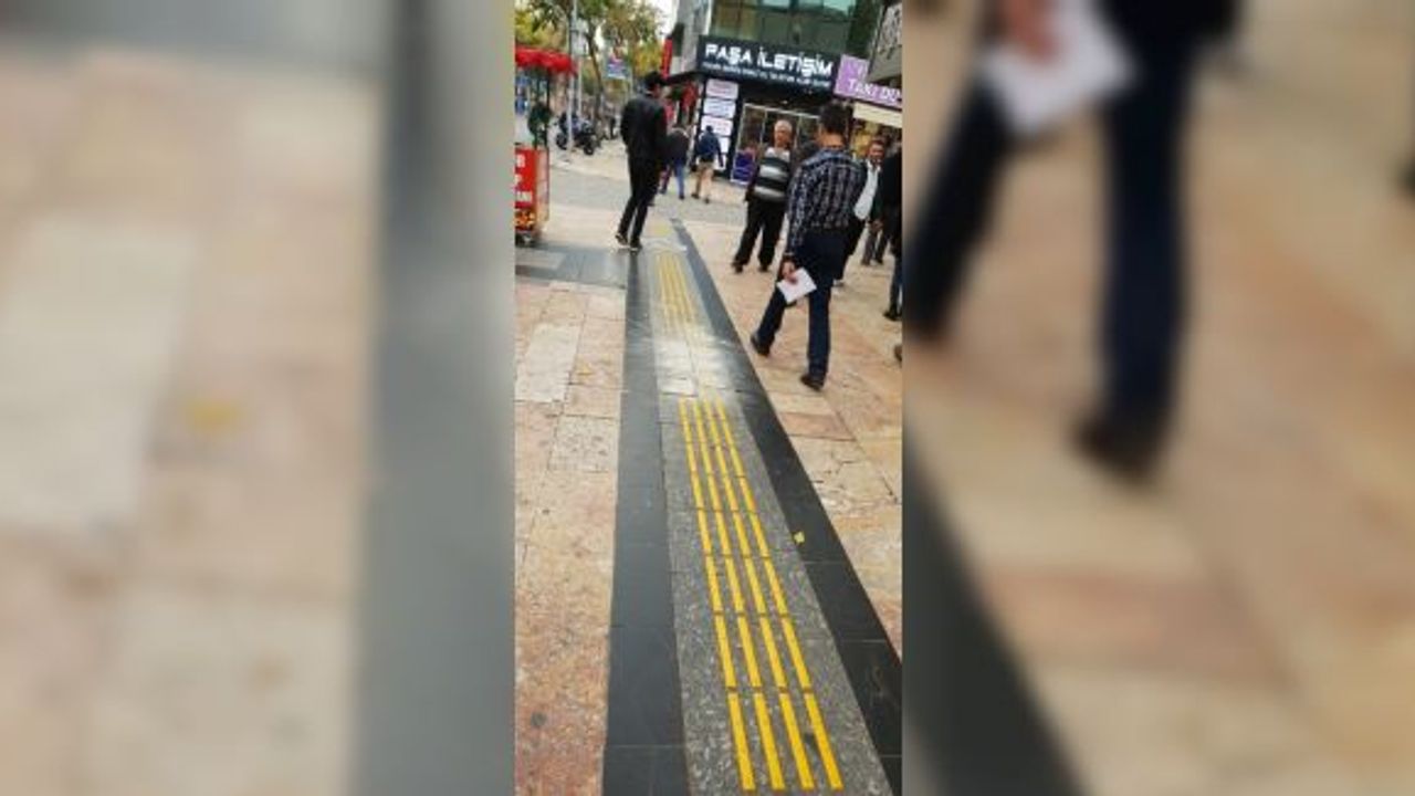 Kaldırımlar görme engelliler için yenileniyor - Hukuki Haber Kaldırımlar görme engelliler için yenileniyor - Hukuki Haber