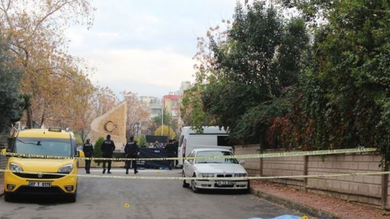 Antalyada Pompalı Tüfekle Nişanlısını öldüren Genç Intihar Etti