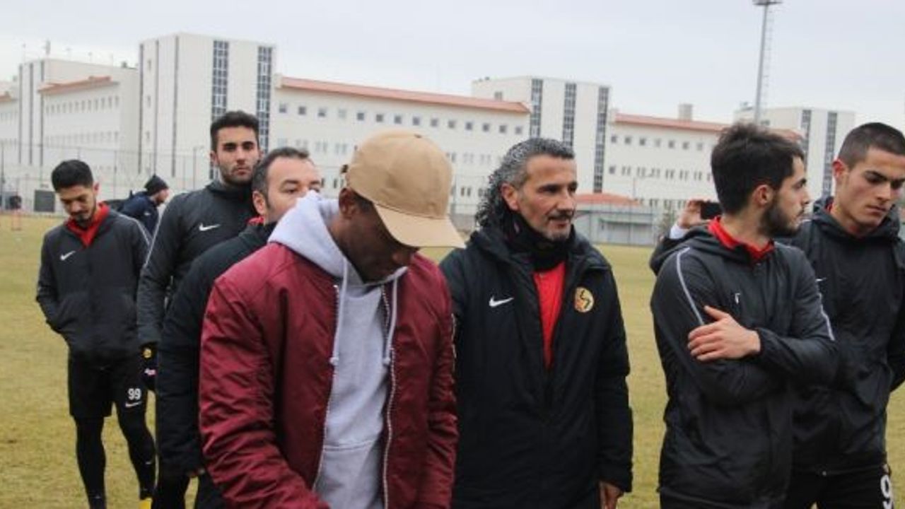 Lisansı çıkmayan oyuncular Eskişehirspor’dan ayrıldı - Hukuki Haber