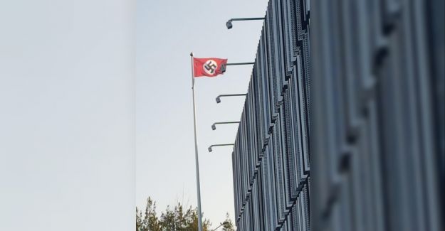 Hitlerin doğum gününde İsveç'te Nazi bayrağı dalgalandı - Hukuki Haber