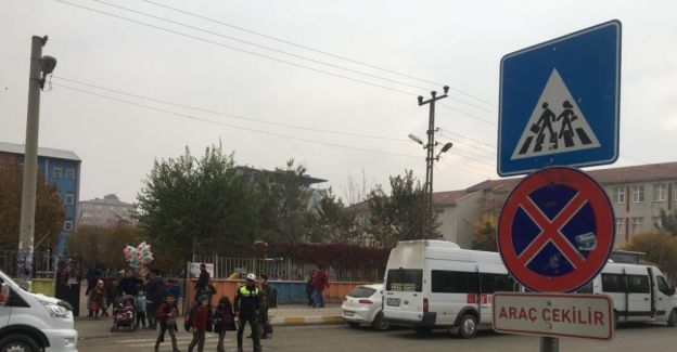 Yaya güvenliği için trafik levhaları - Hukuki Haber Yaya güvenliği için trafik levhaları - Hukuki Haber