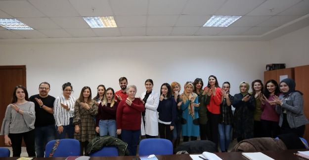 Yenimahalle’de ilçe sakinlerine işaret dili eğitimi - Hukuki Haber Yenimahalle’de ilçe sakinlerine işaret dili eğitimi - Hukuki Haber