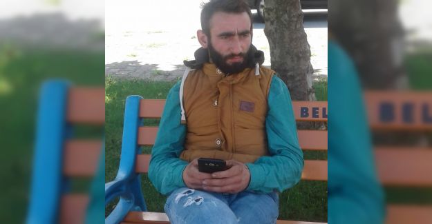 Bayrak asmak için çıktığı direkte akıma kapılan genç ağır yaralandı ...